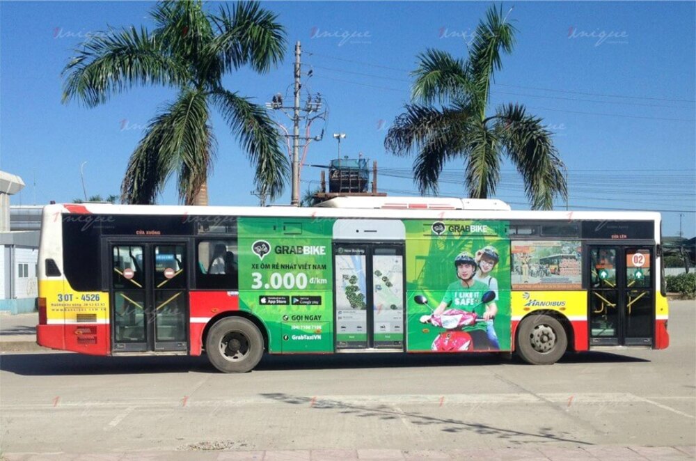 Quảng cáo tràn kính xe bus - Banner di động trên đường phố