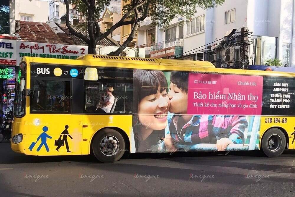 Quảng cáo tràn kính xe bus - Banner di động trên đường phố