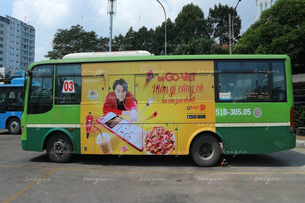 Quảng cáo tràn kính xe bus - Banner di động trên đường phố